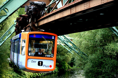 Tuffi, l'éléphant qui sauta du plus vieux monorail au monde